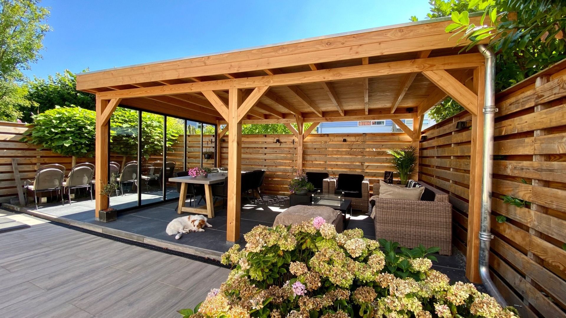 Sublime overkapping met steellook vensterpui